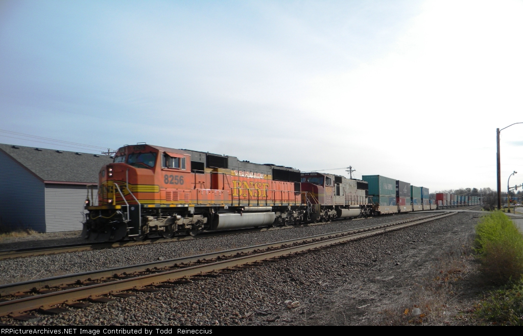 BNSF 8256